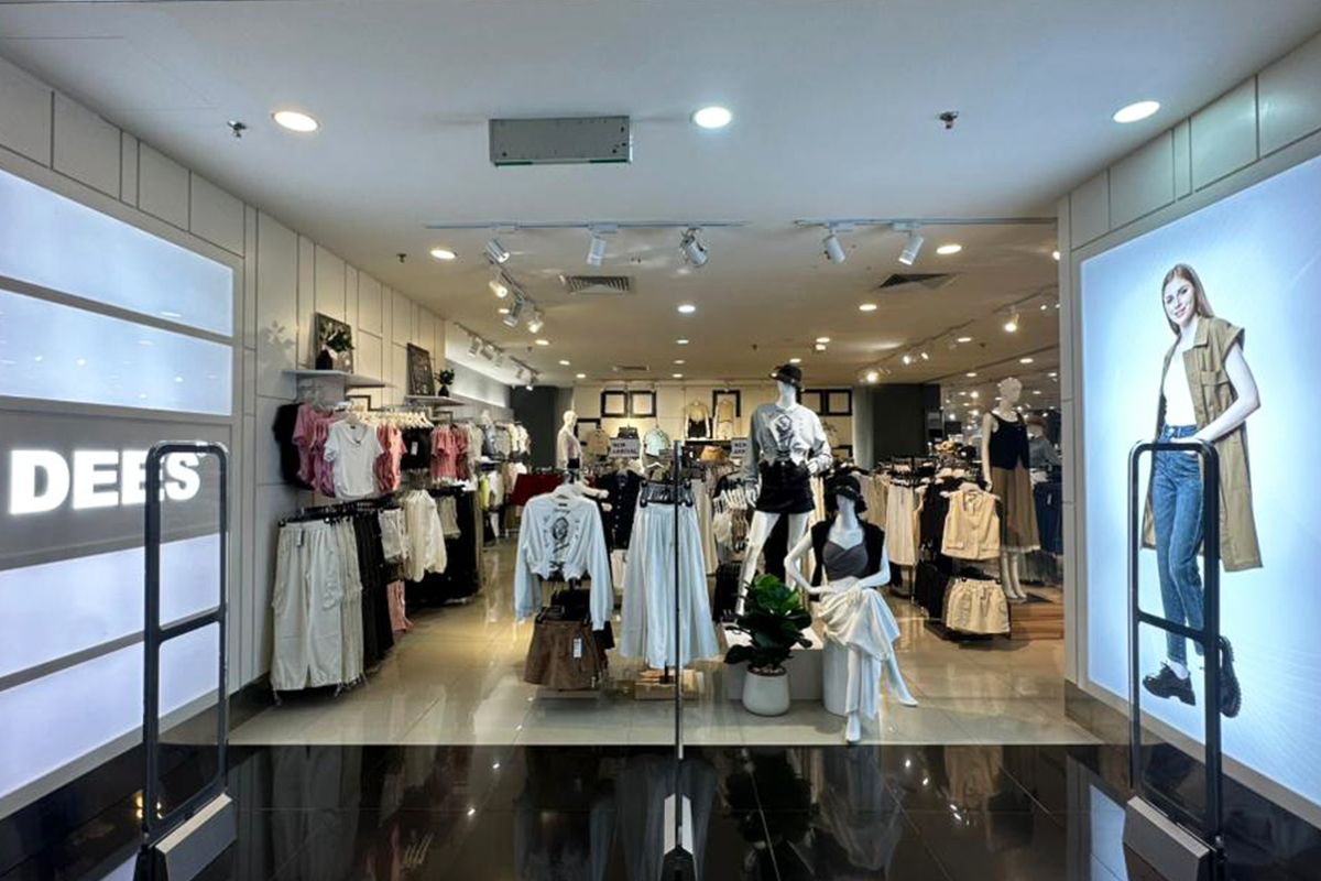 Locate DEES Store
