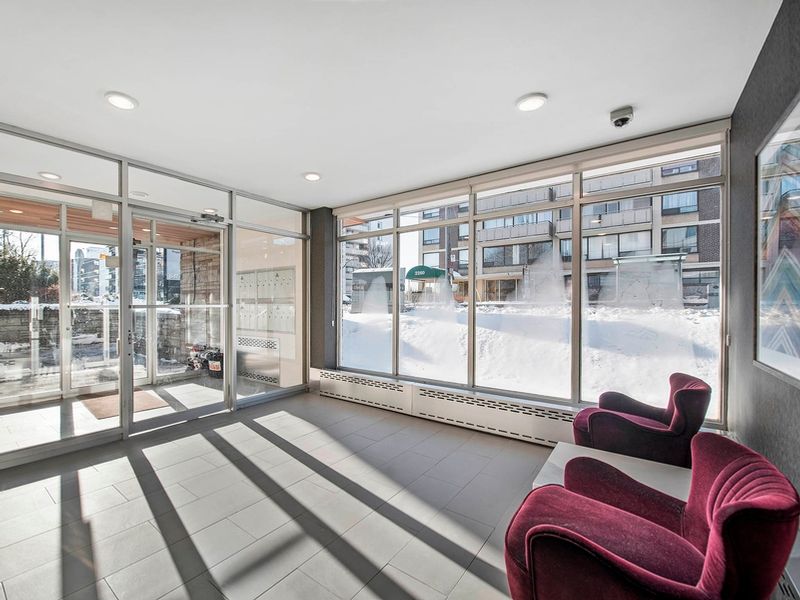 Fully renovated spacious suite