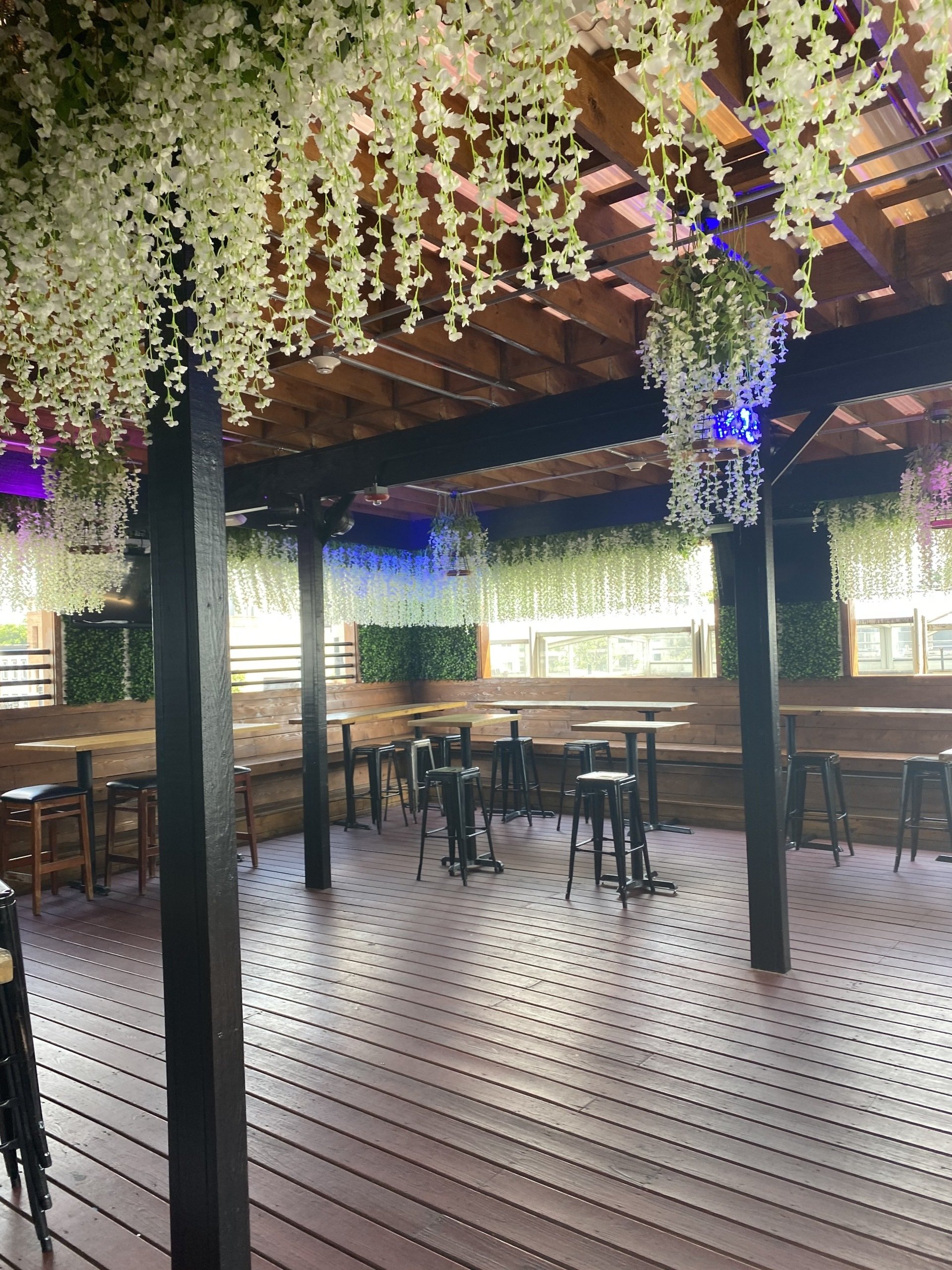 Focus-Enjoy a rooftop bar & two floors of spacious indoor lounge areas