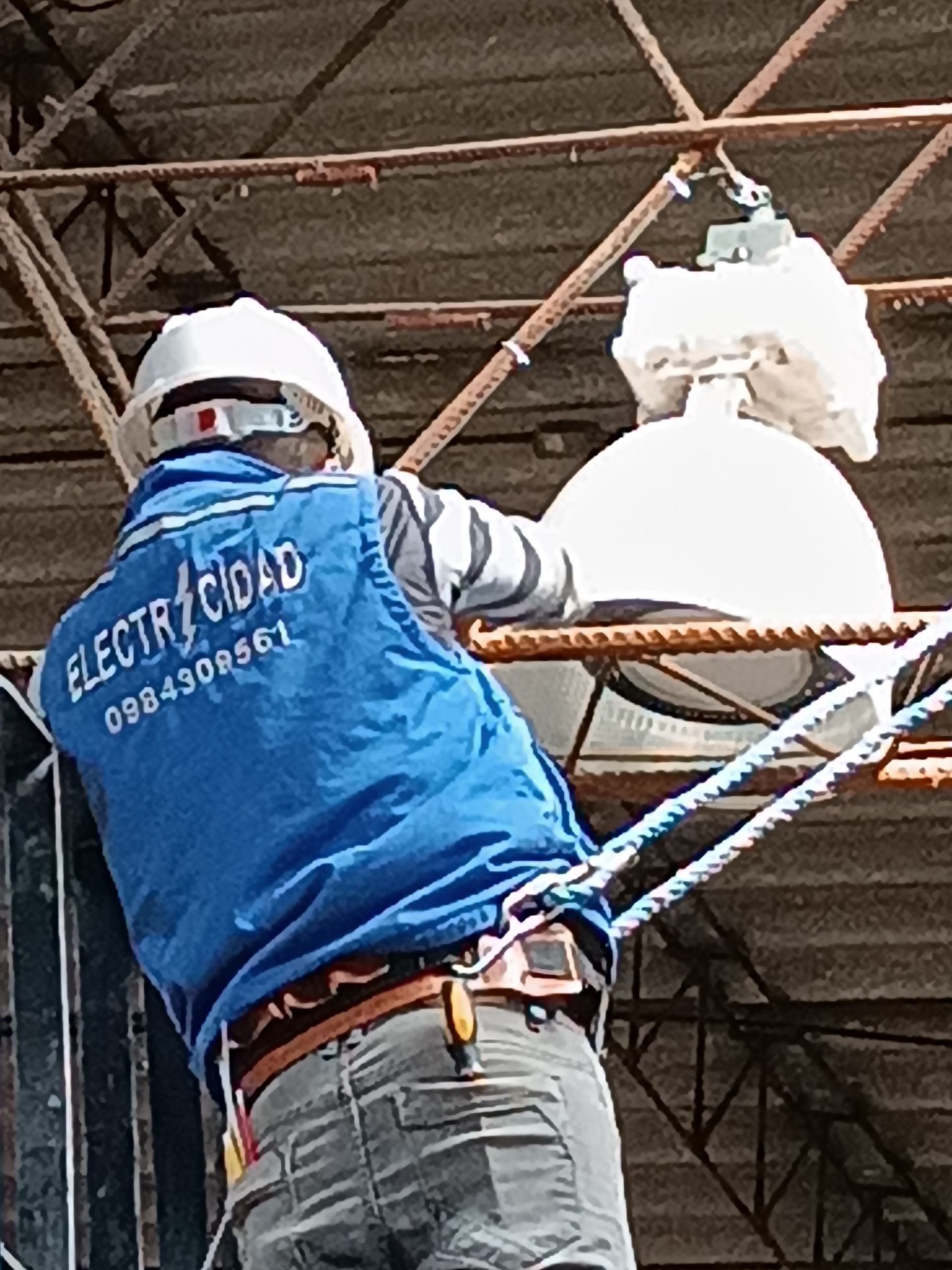 ELECTROTEC A.Q- Líderes en electricidad en Quito
