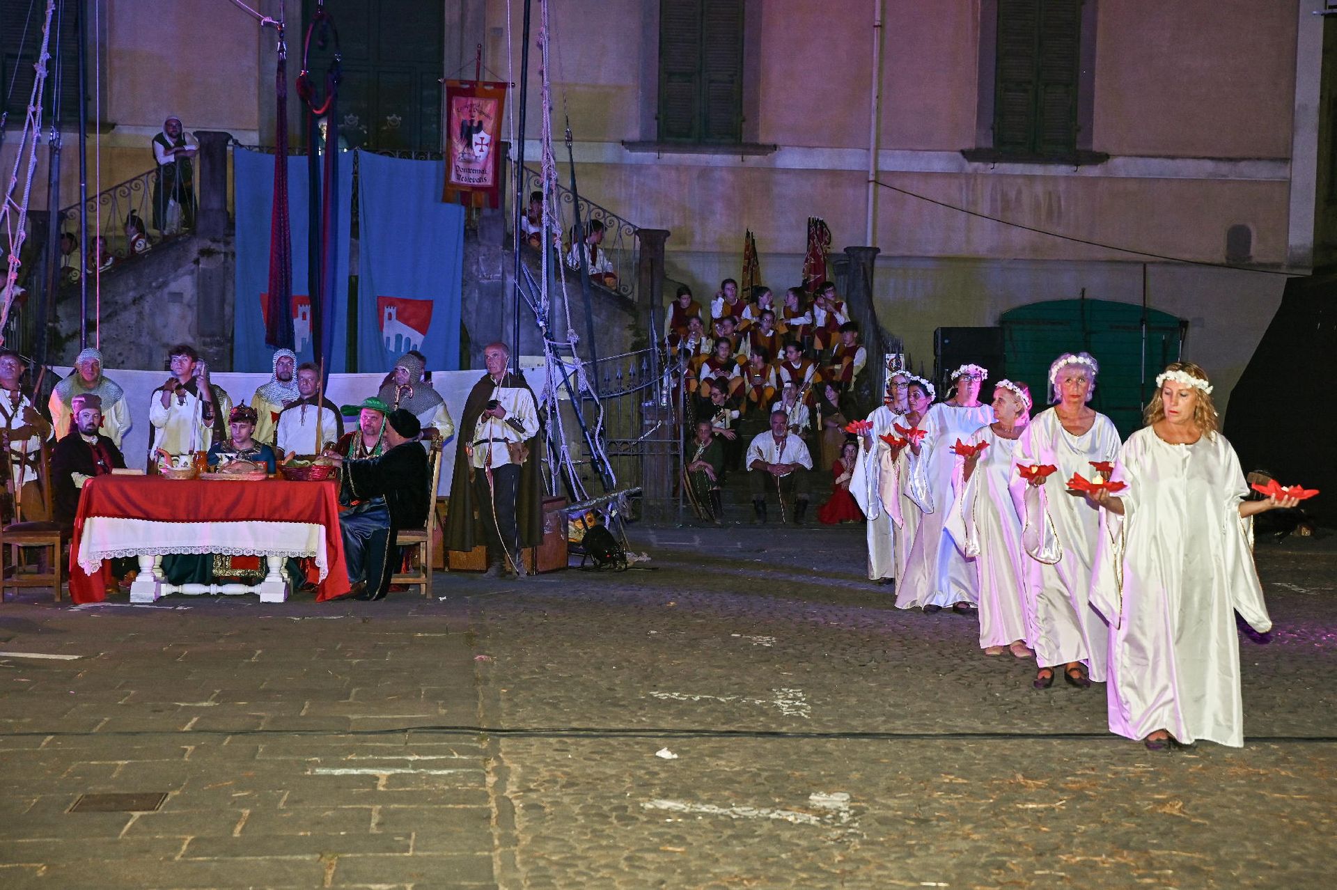 The dancers of ancient dances | Pontremoli, MS | Medievalis