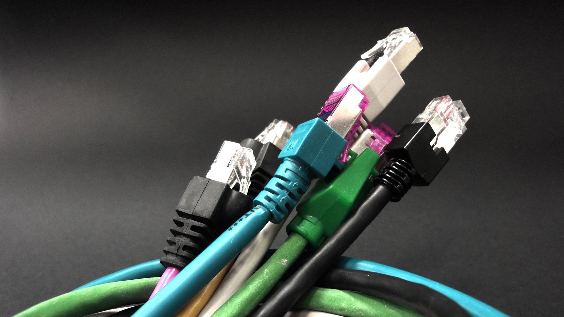 Poor Cable Management: Understanding the Impact and How to Avoid It