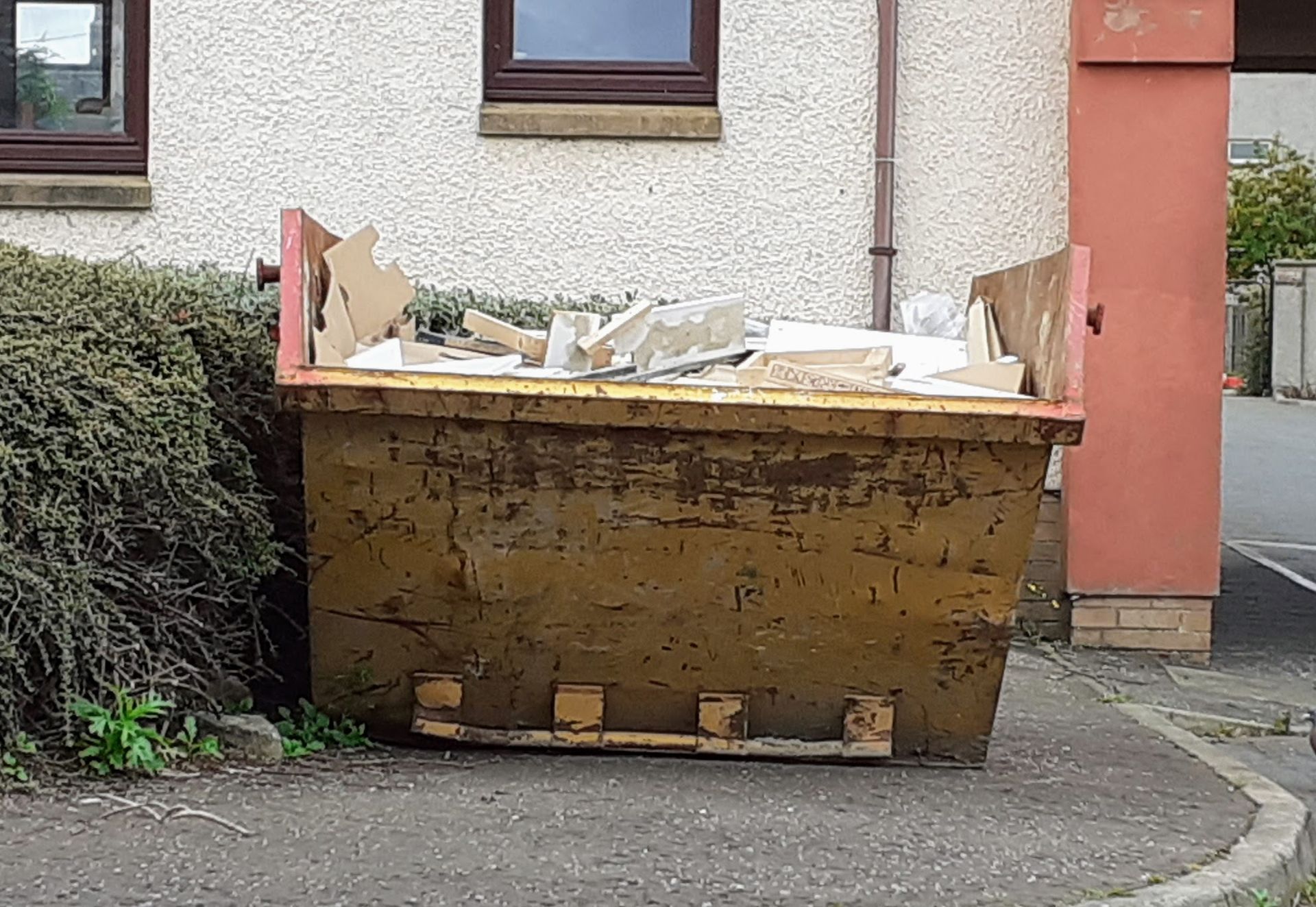 Skip Hire Glasgow - Local Skips - Book Skip Hire Online