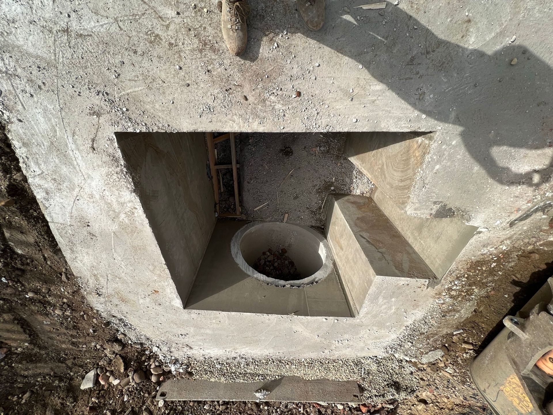 Hydro-brake surface water manhole