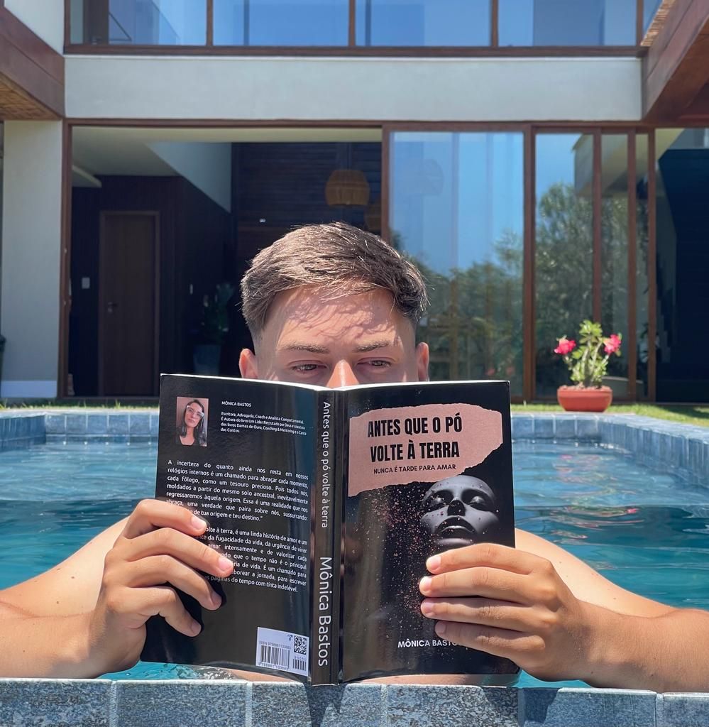 Site Oficial de Mônica Bastos - Autora de 'Antes que o Pó Volte à Terra'.