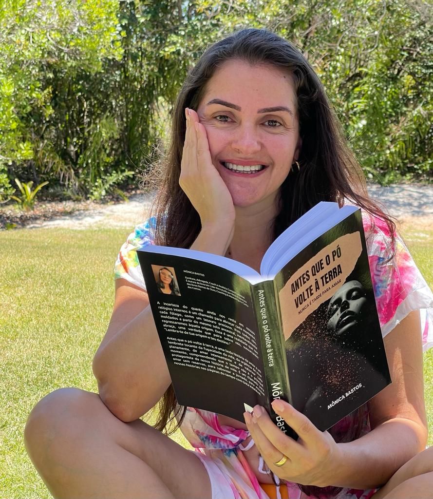 Site Oficial de Mônica Bastos - Autora de 'Antes que o Pó Volte à Terra'.