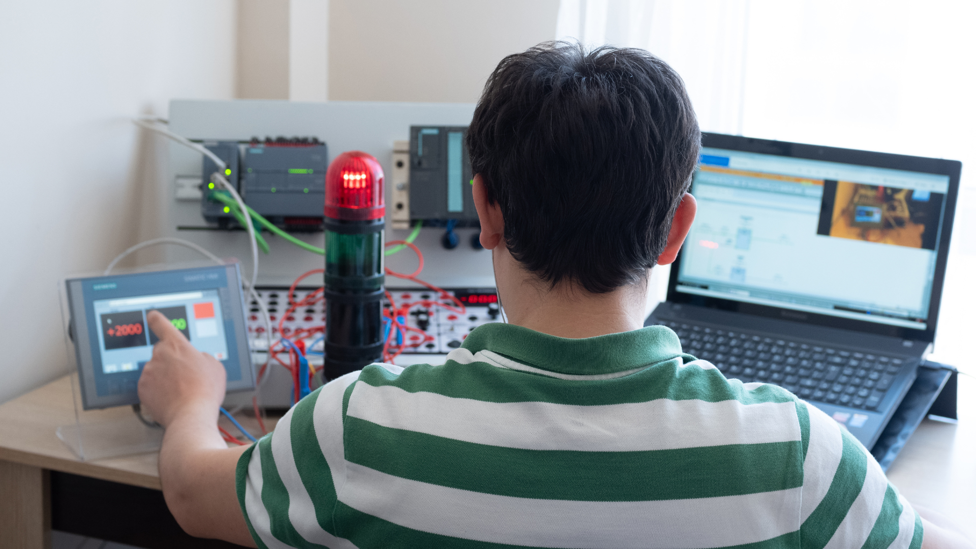 PLC vs MES: Key Differences in Industrial Automation