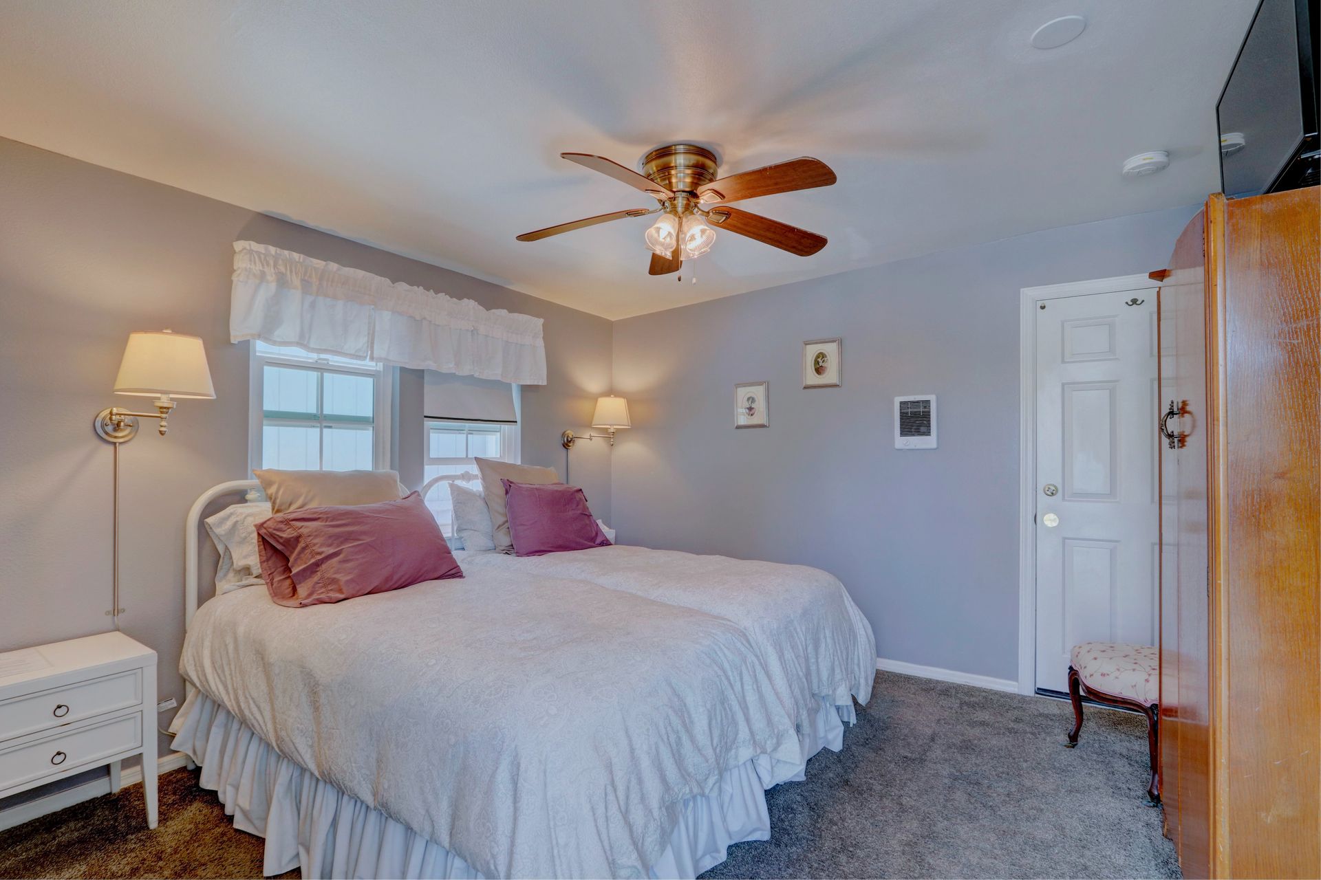 Comfortable and Cozy Rooms | Pelican Cove Inn