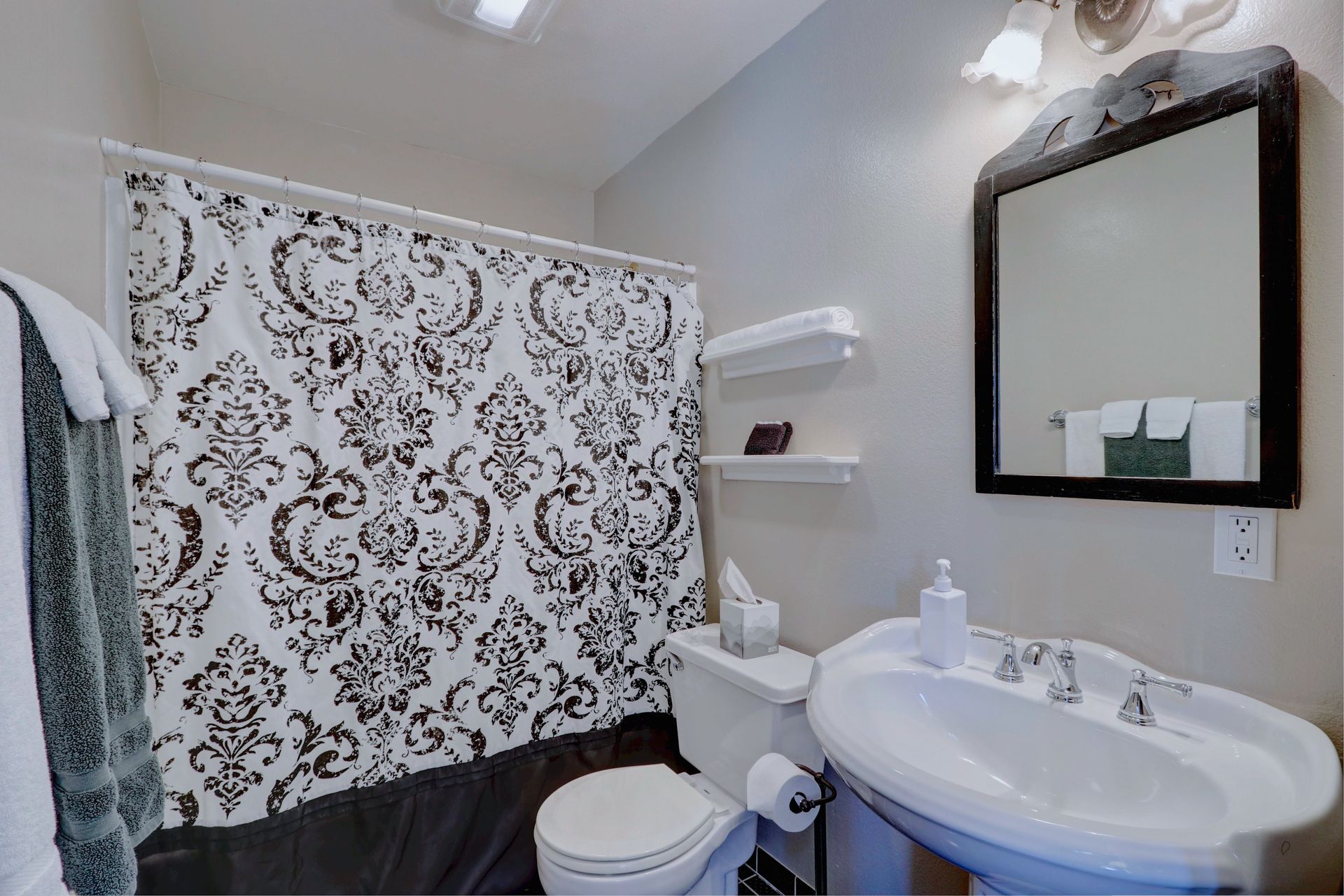 Comfortable and Cozy Rooms | Pelican Cove Inn