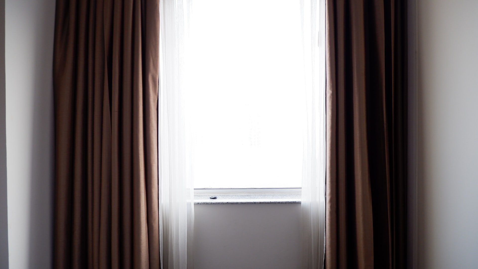 Curtain Rail Fitters Near You | Curtain Fitter and Installer in London