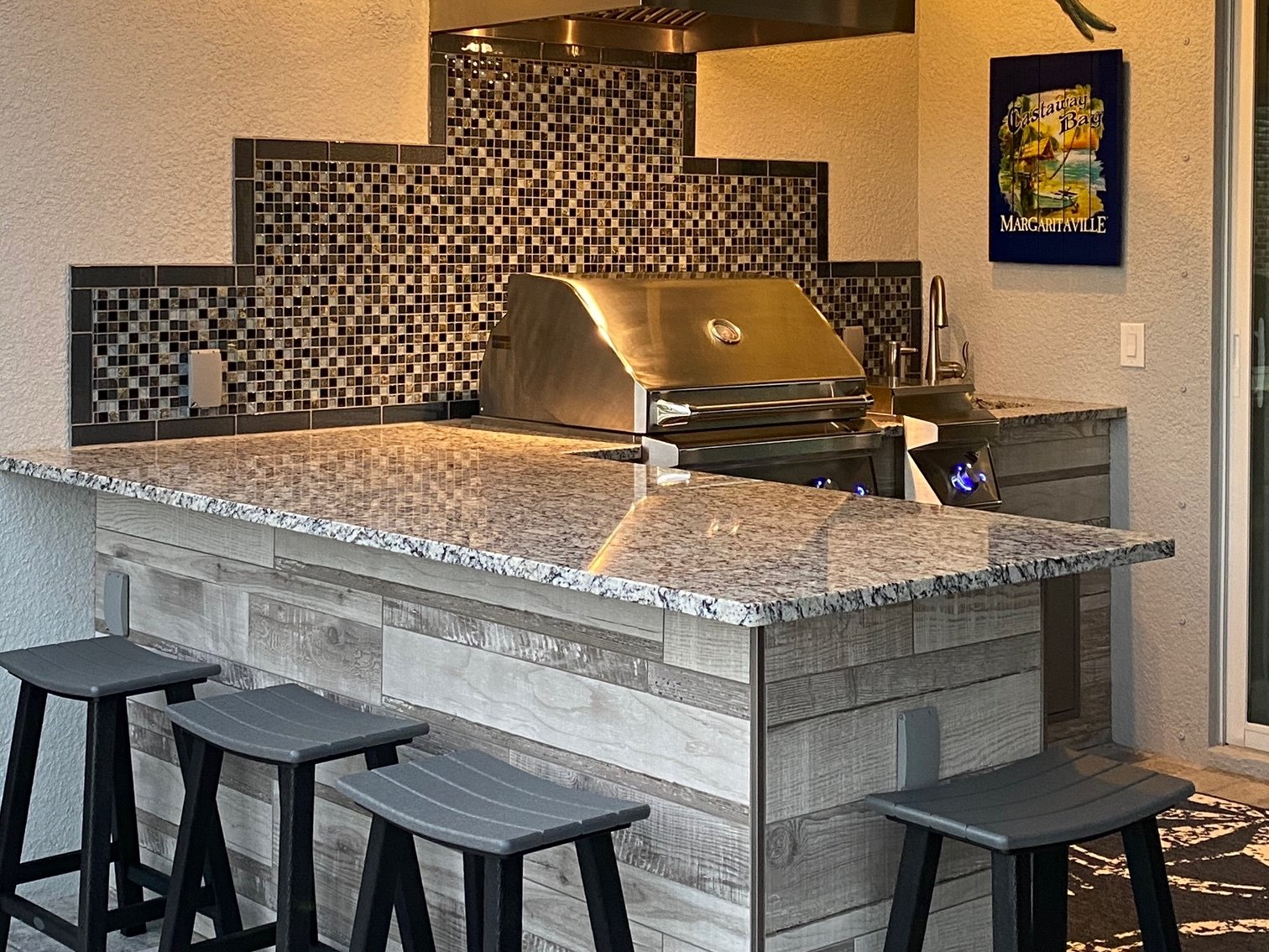 5 Cabinet Finishes for Your Outdoor Kitchen