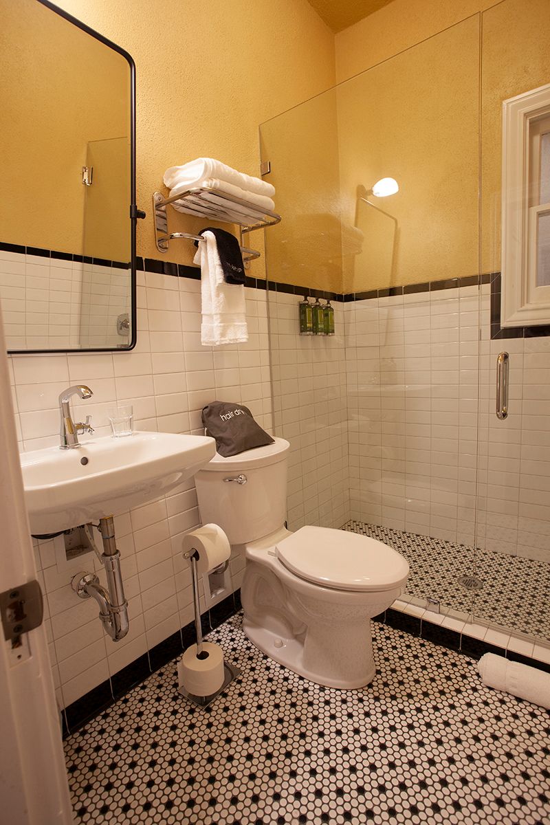 Rooms - Greyhound Inn - Downtown Tyler - Texas