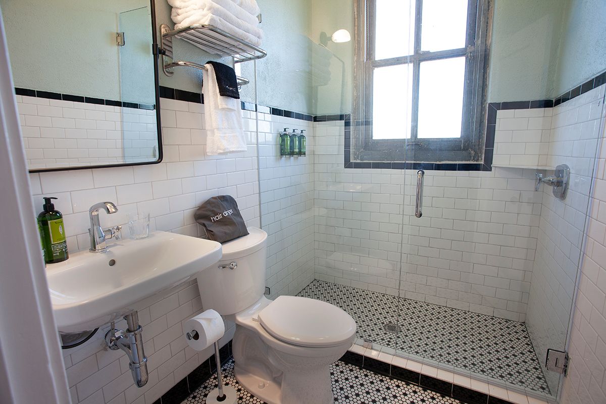 Rooms - Greyhound Inn - Downtown Tyler - Texas