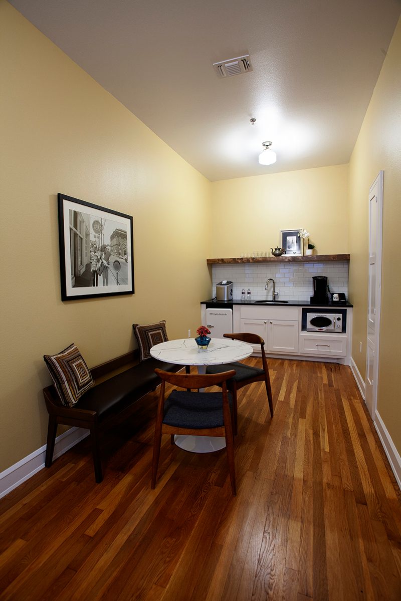 Rooms - Greyhound Inn - Downtown Tyler - Texas