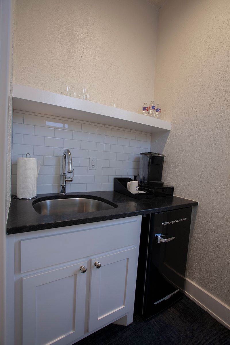 Rooms - Greyhound Inn - Downtown Tyler - Texas