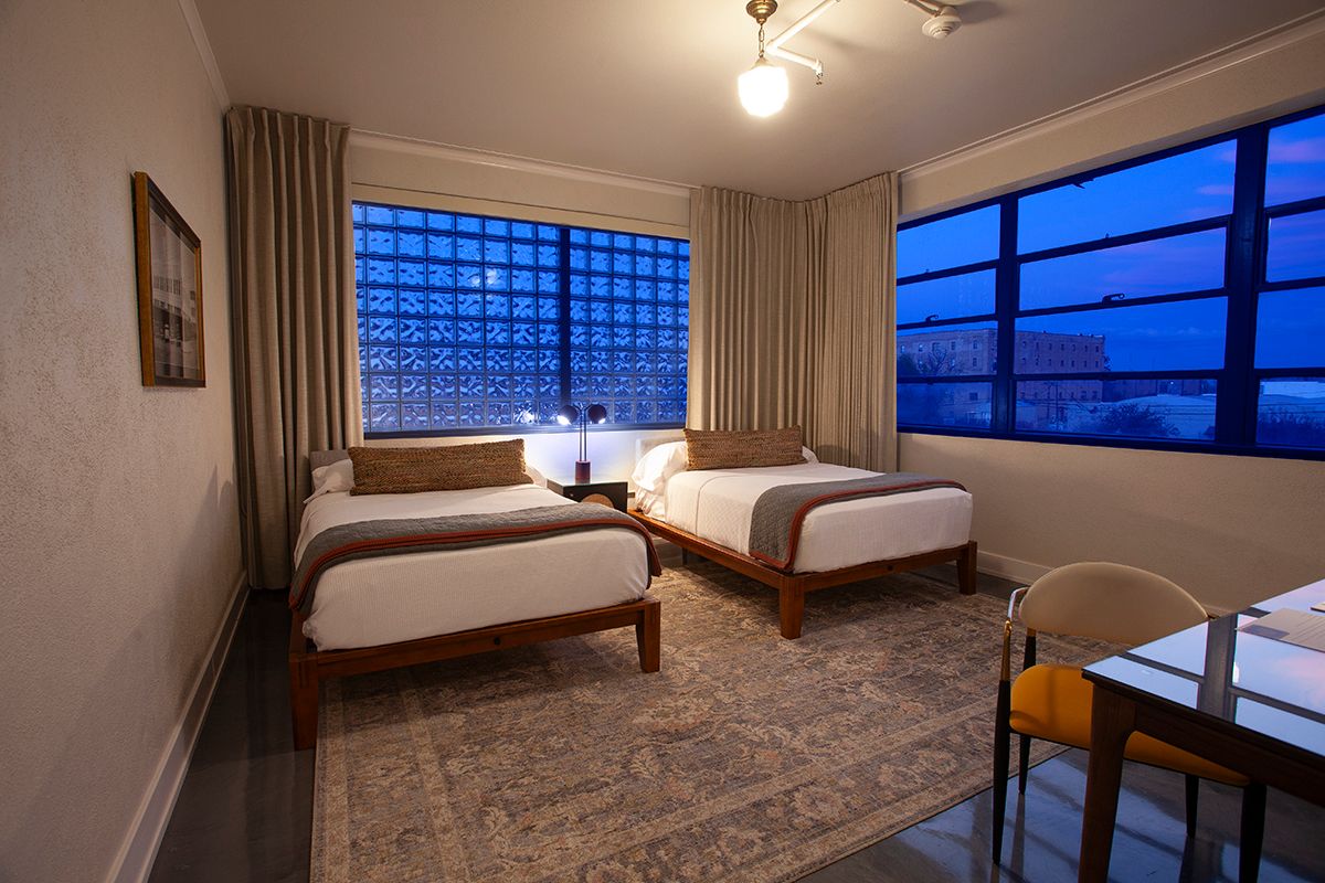 Rooms - Greyhound Inn - Downtown Tyler - Texas