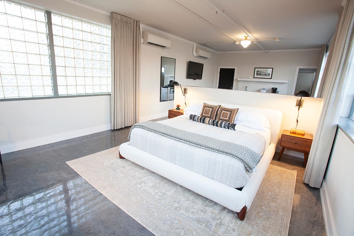 Rooms - Greyhound Inn - Downtown Tyler - Texas