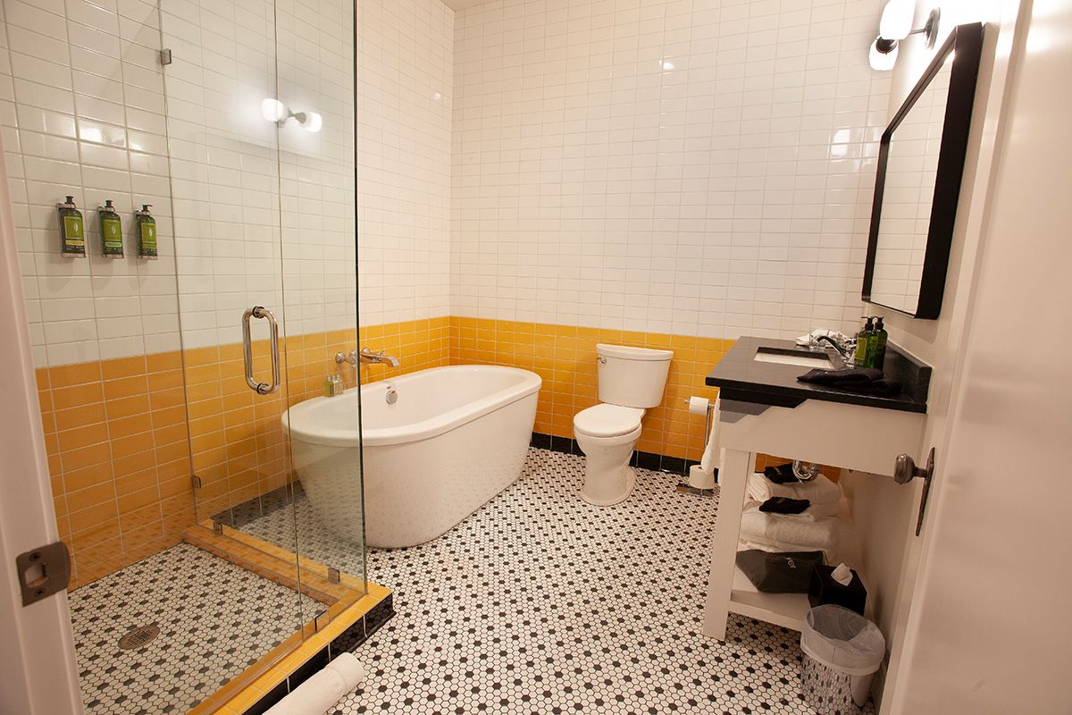 Rooms - Greyhound Inn - Downtown Tyler - Texas