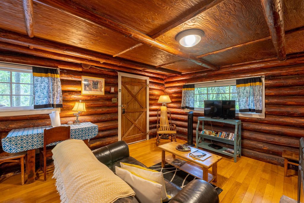 Copper Creek Log Cabin | Copper Creek Inn