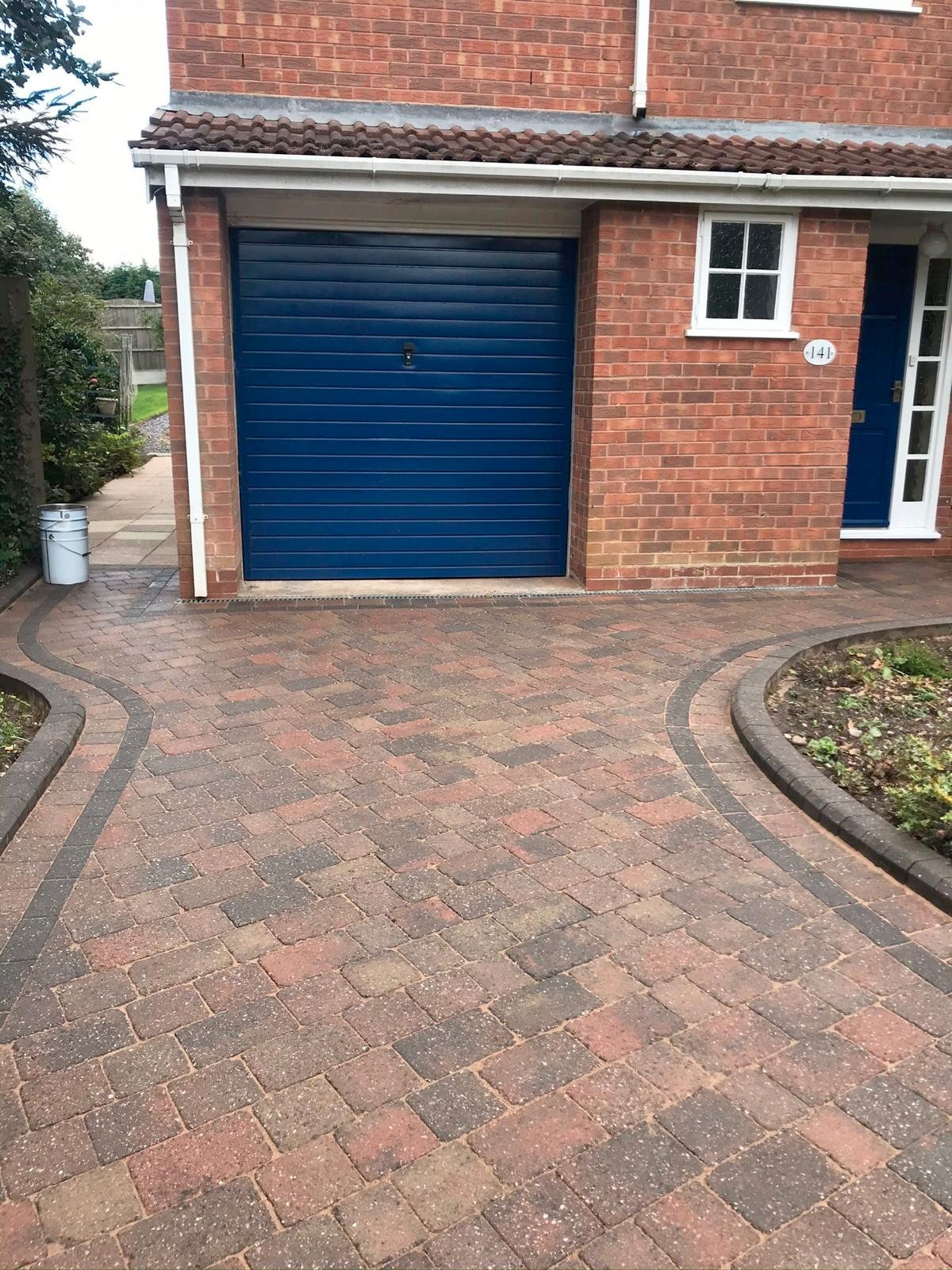 Clean Driveway- Driveway cleaning & Driveway sealing