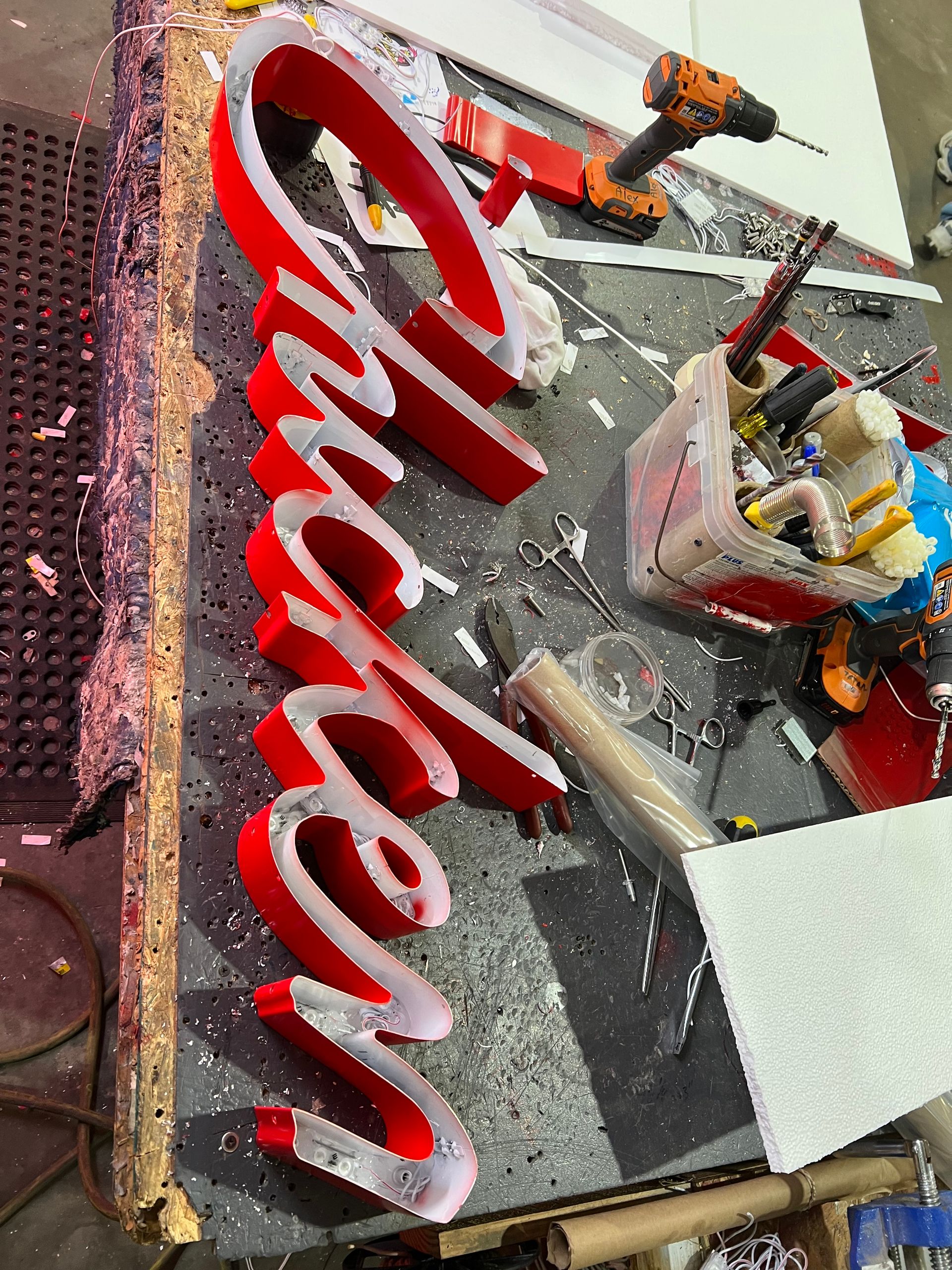 Custom Sign Fabrication Experts | National Sign Team