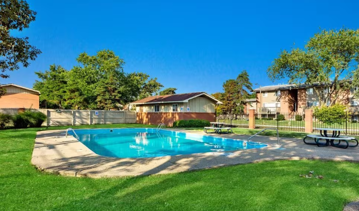 Lakeside Villas Columbus, OH | Spacious 1-3 Bed Apartments