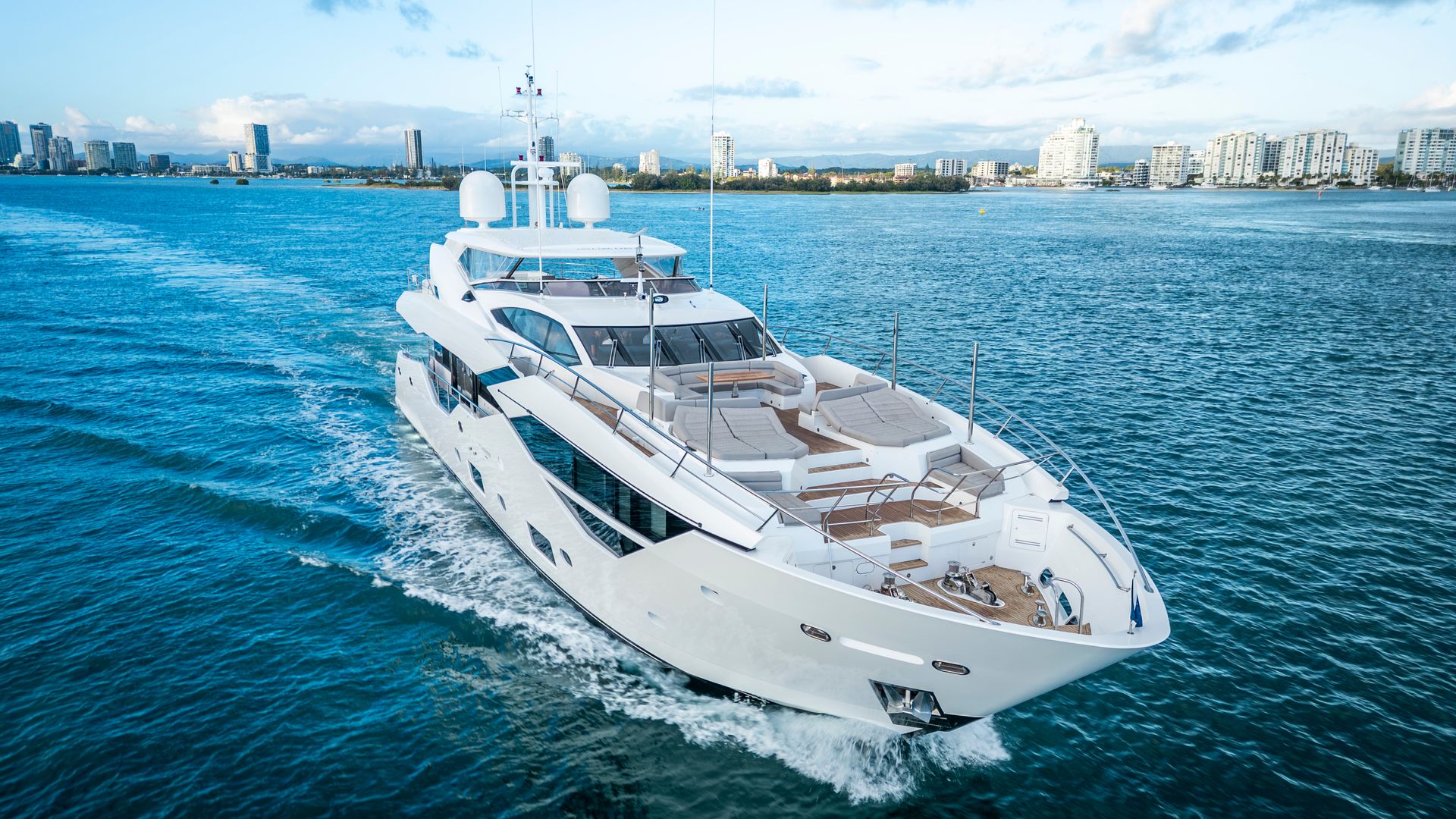 Yacht Hire Gold Coast | Luxury Yacht Charters | Club Nautical