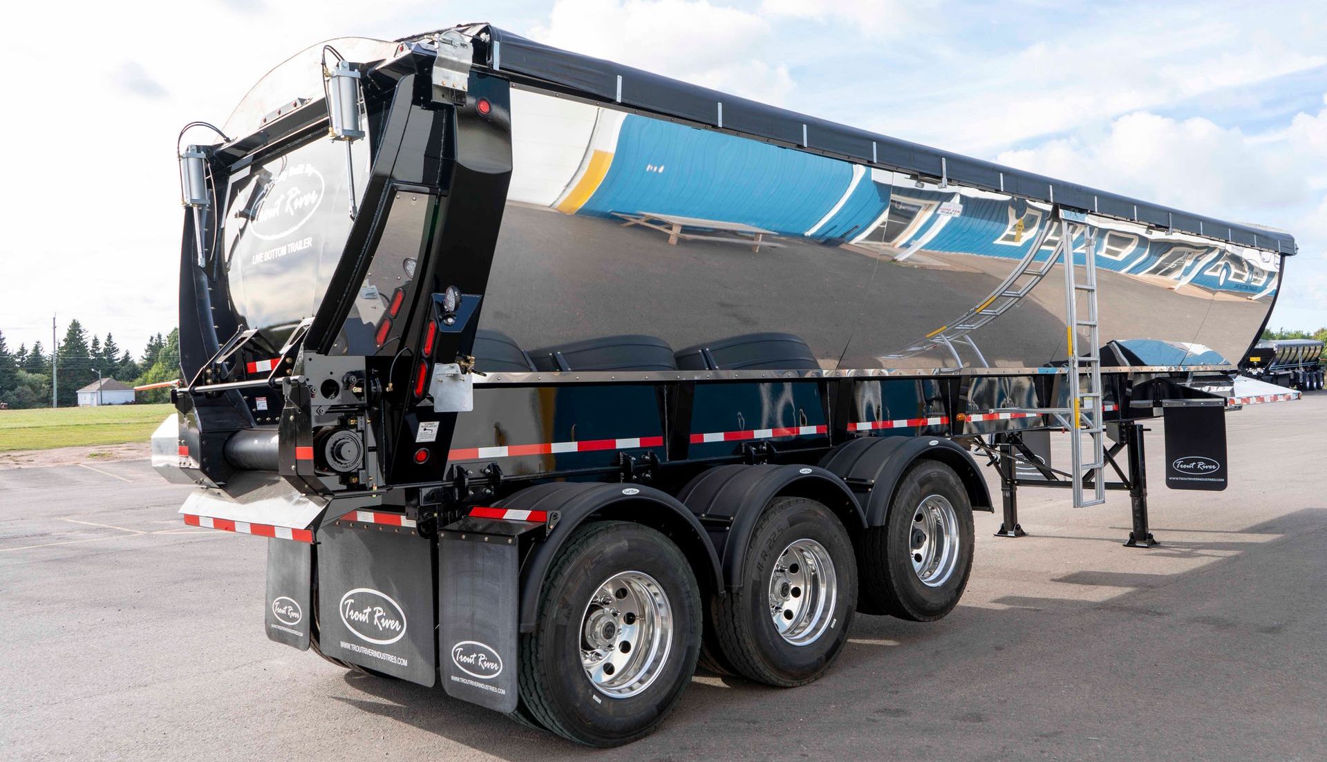 Live Bottom Trailers | Trout River Industries