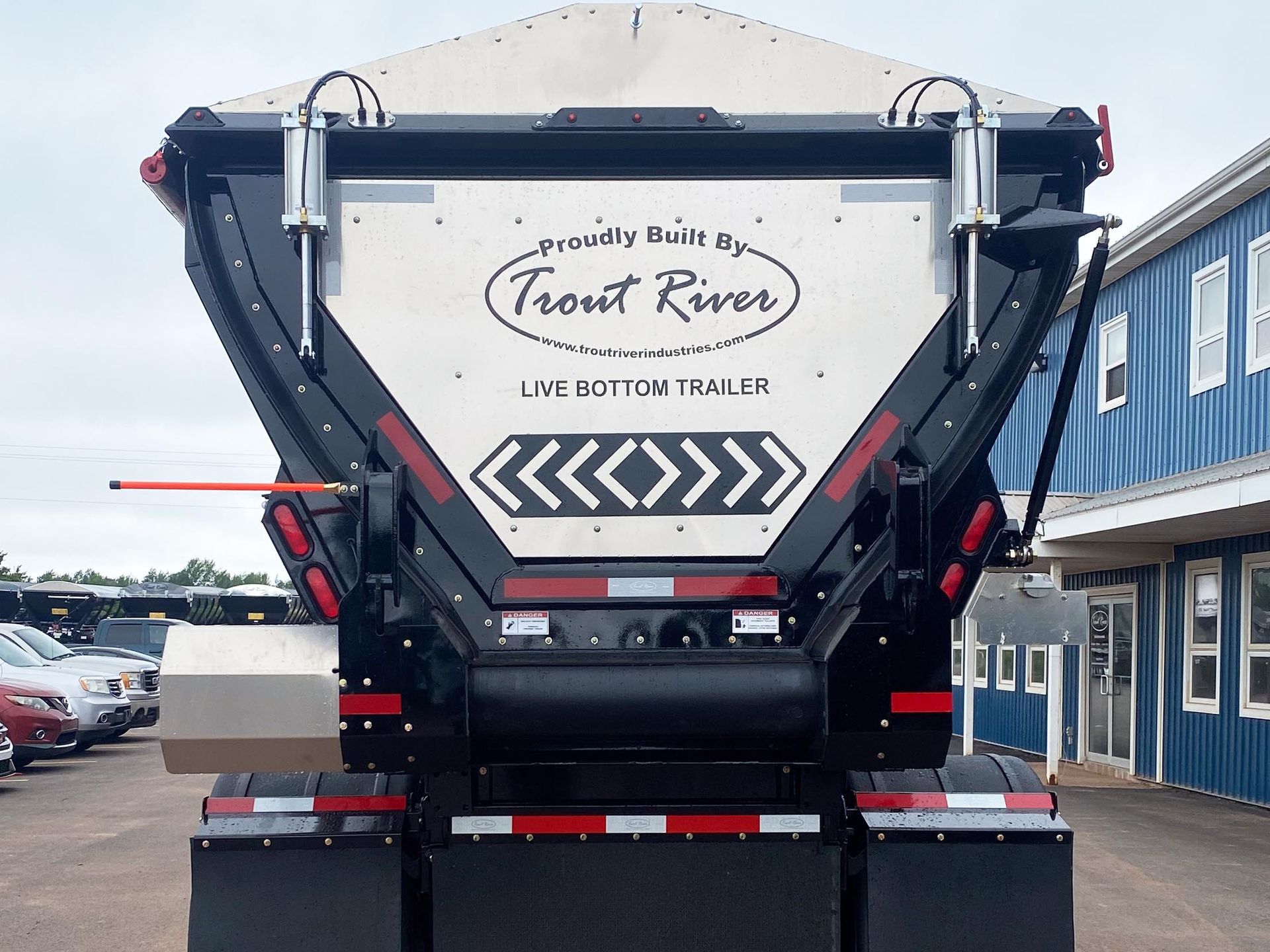Live Bottom Trailers | Trout River Industries