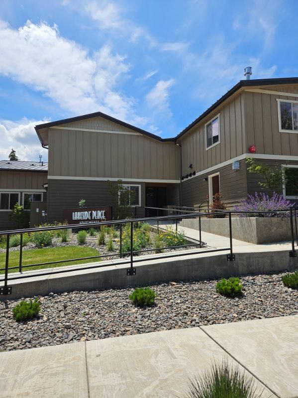 Lakeside Place | Bend, OR Studio Apartments