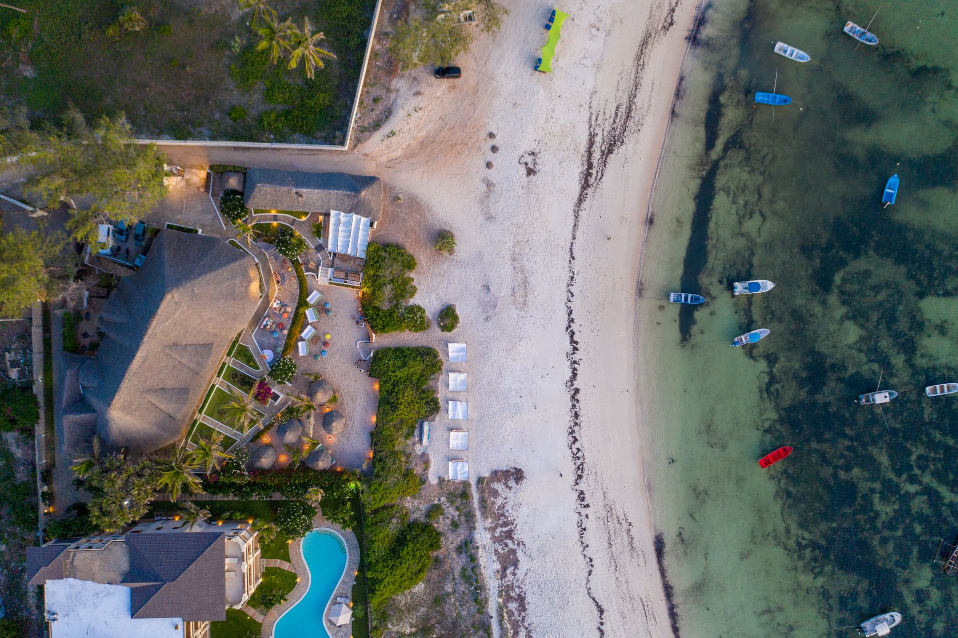 Sunset Lab Watamu - Pizzeria, Beach Bar, Cocktails and Good Vibes.