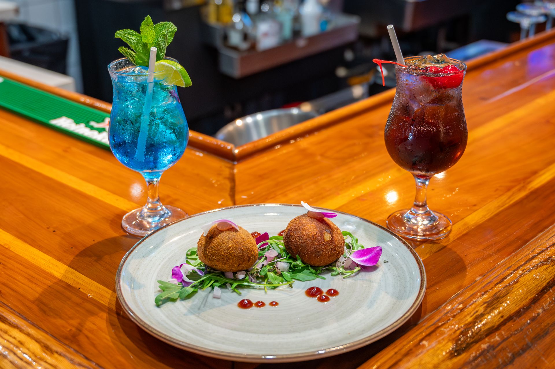 Double Down Sports Bar & Grill at Eagle Aruba Resort