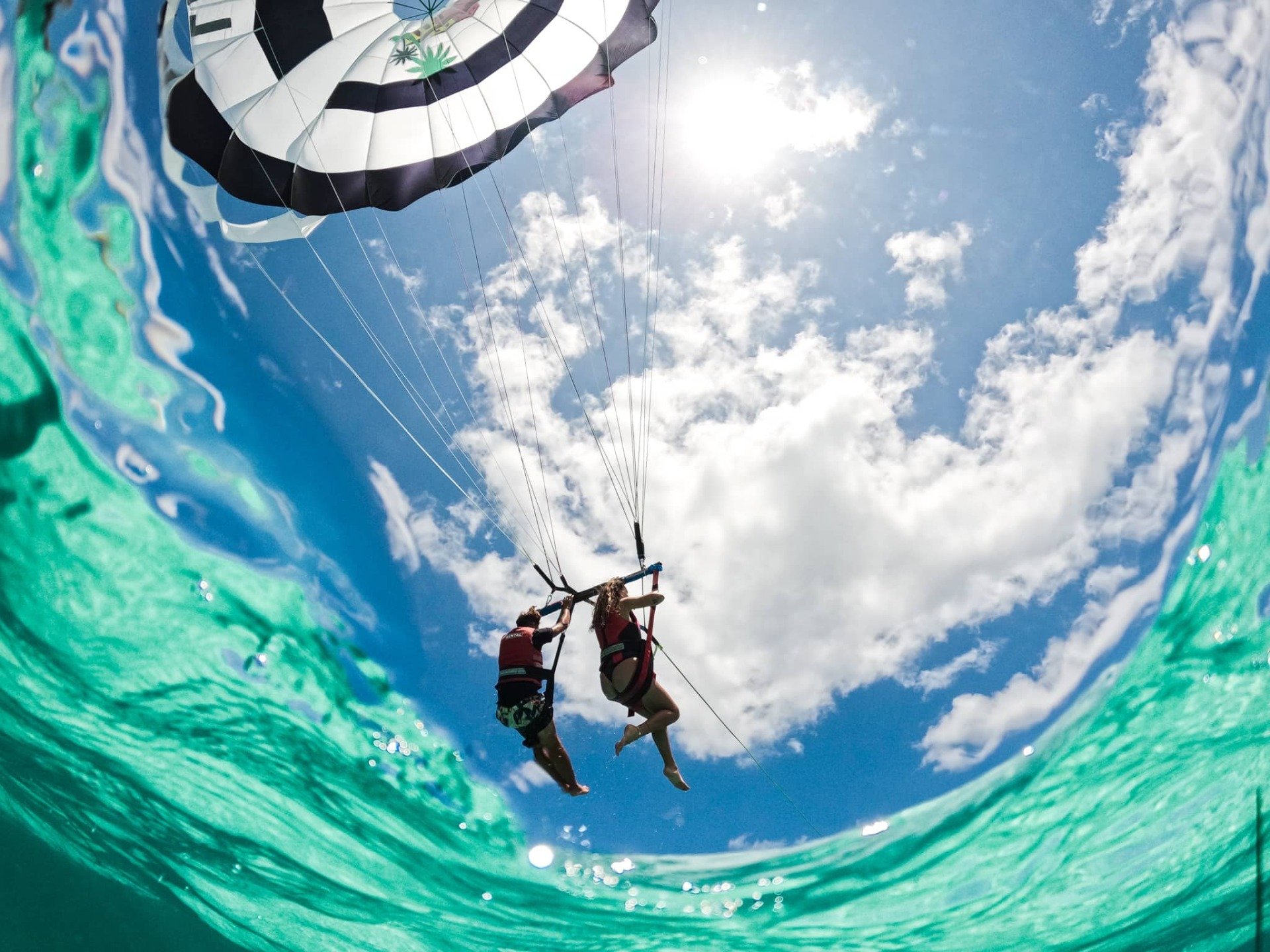 Parachute Ascensionnel | Baie Orientale | Bikini Watersport
