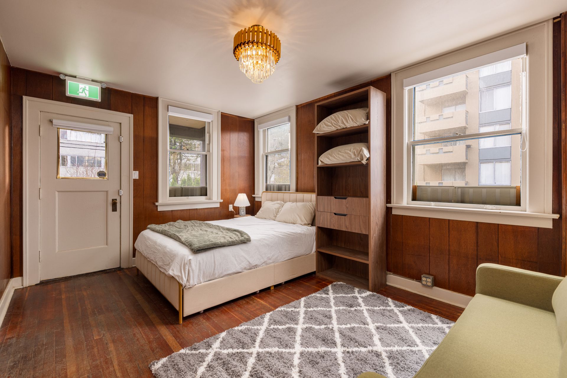 Rooms & Suites | The Hunter House Vancouver