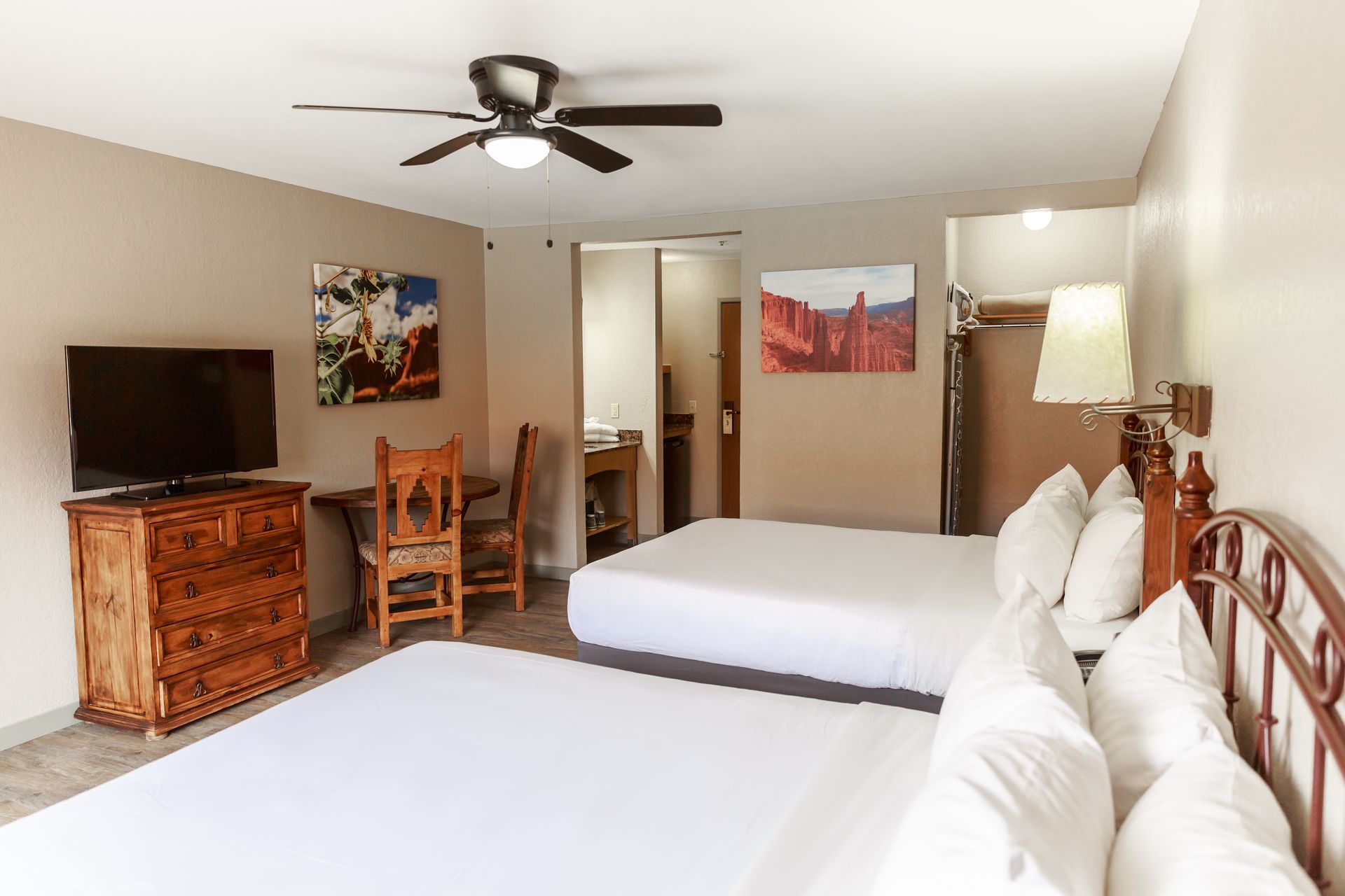 Hotel Rooms | Aarchway Inn | Moab