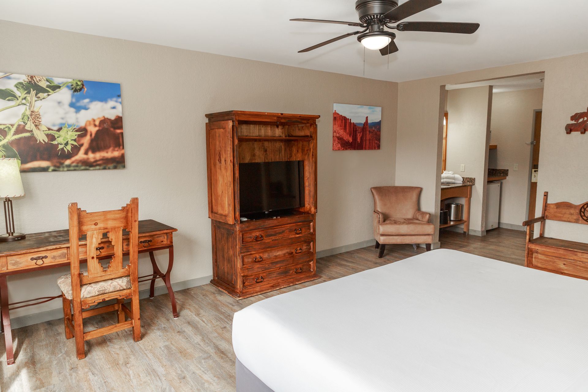 Hotel Rooms | Aarchway Inn | Moab