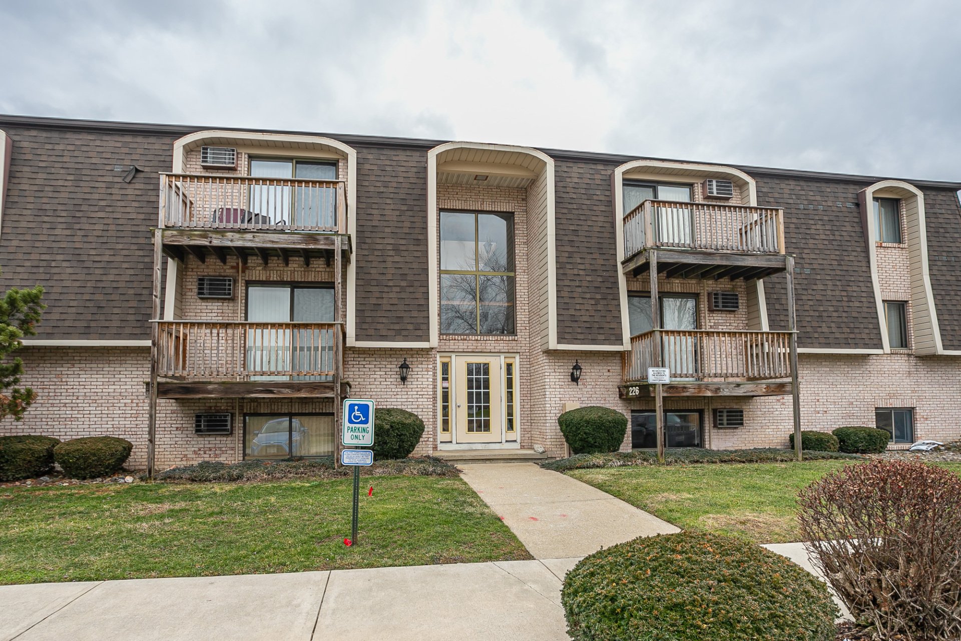 222-234 Brunswick Dr. Elyria, OH 44035