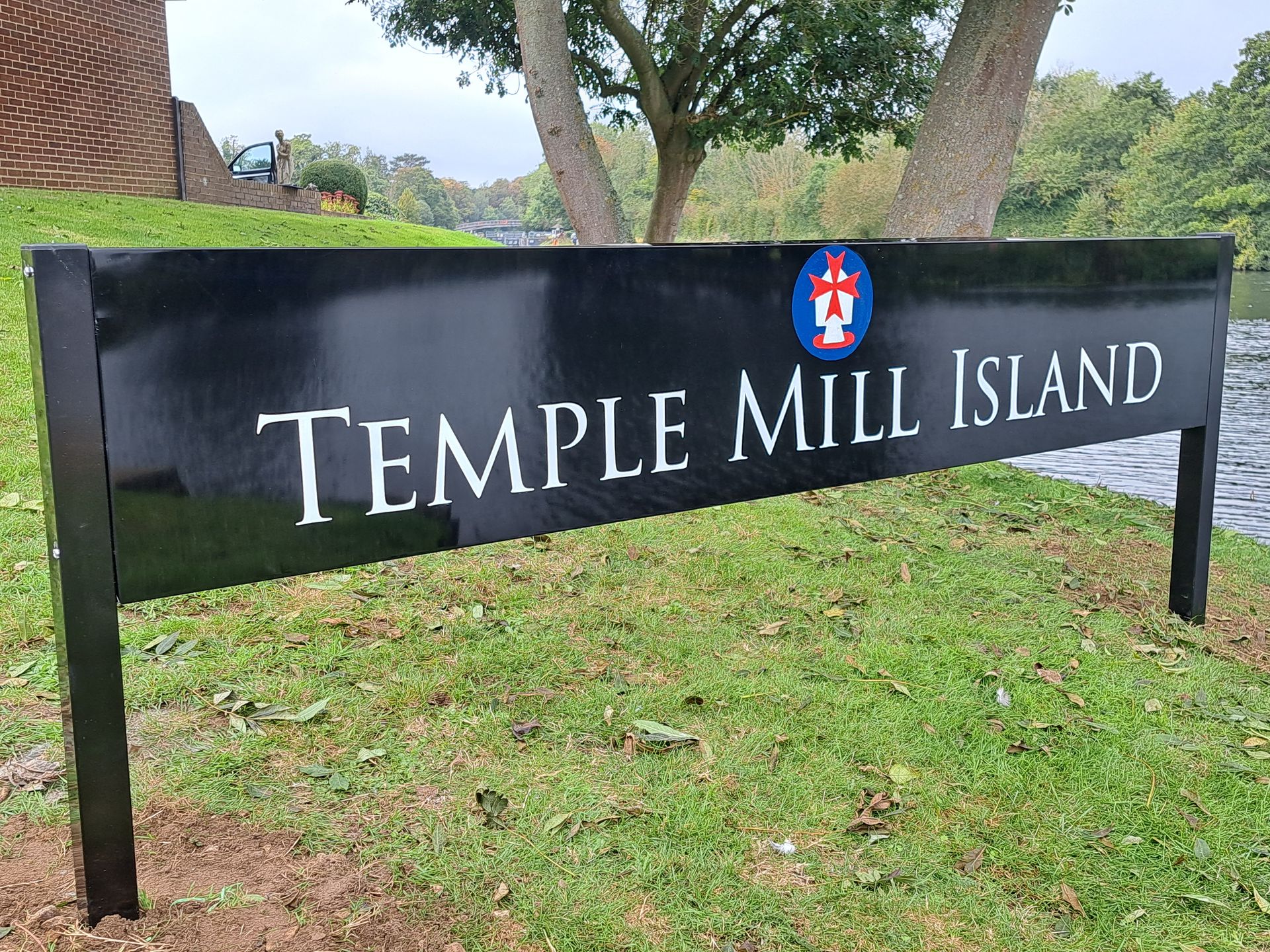 Ascot Signs Traditional Signwriter