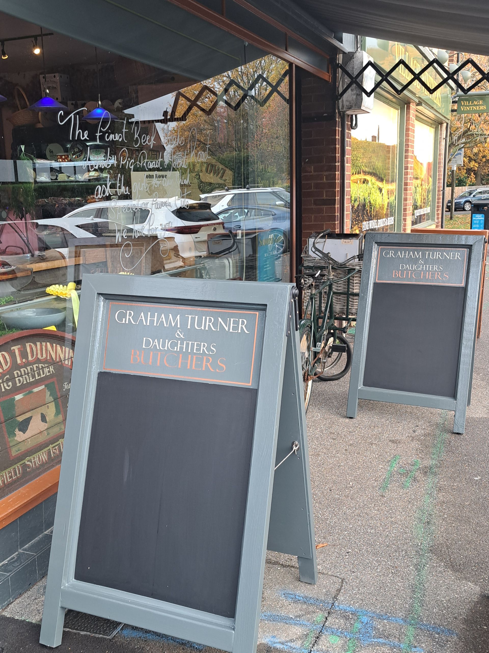 Ascot Signs Traditional Signwriter