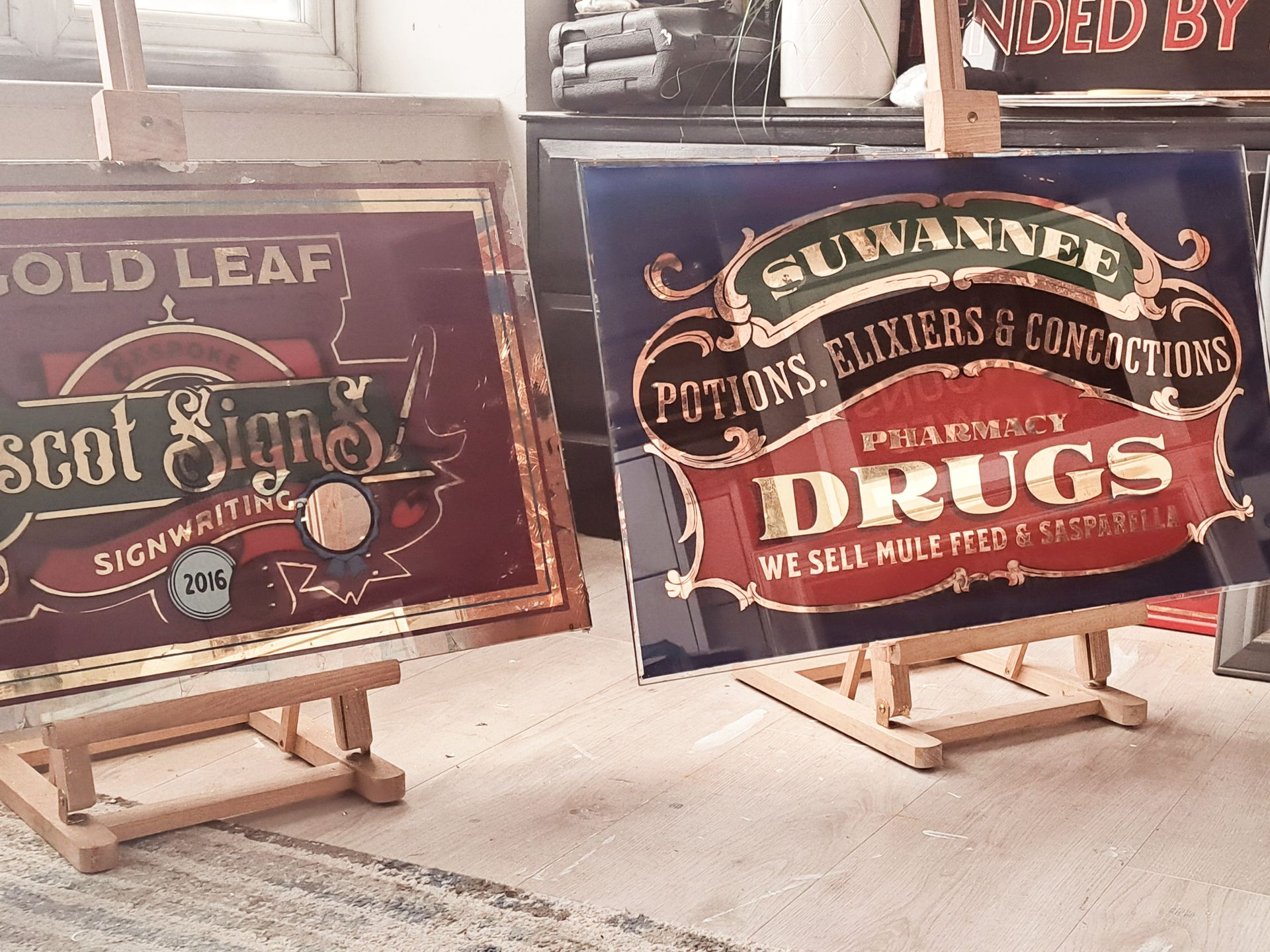 Ascot Signs Traditional Signwriter