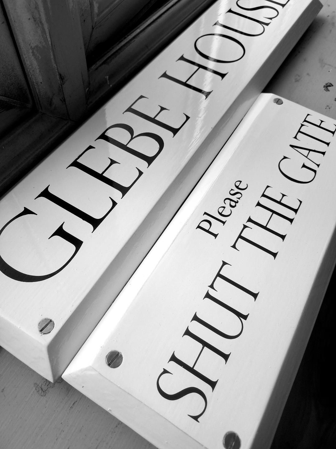 Ascot Signs Traditional Signwriter