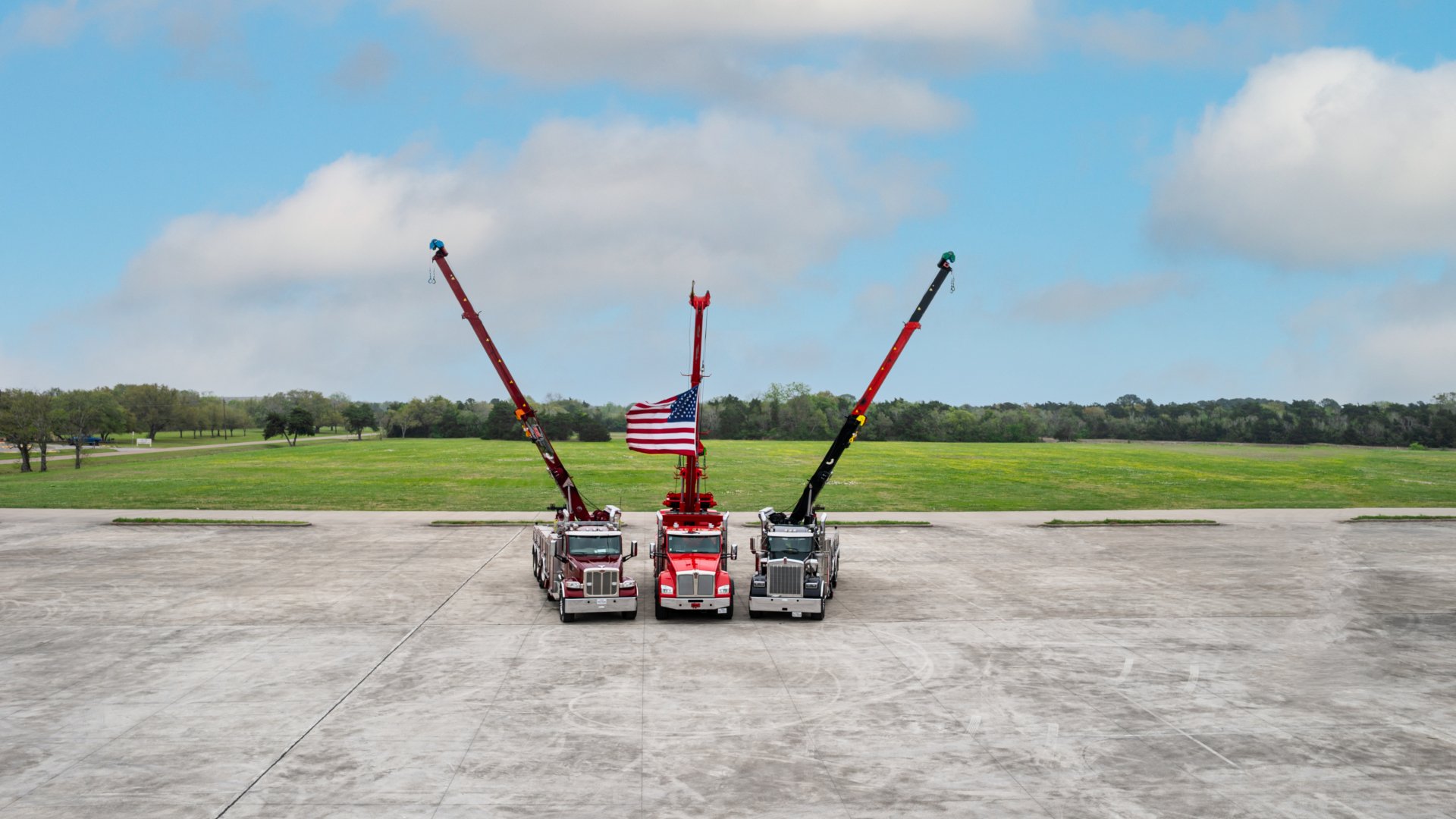 Service Trucks | 60 & 65-Ton Rotators | 20-Ton Rollback | 6-Ton Rollback