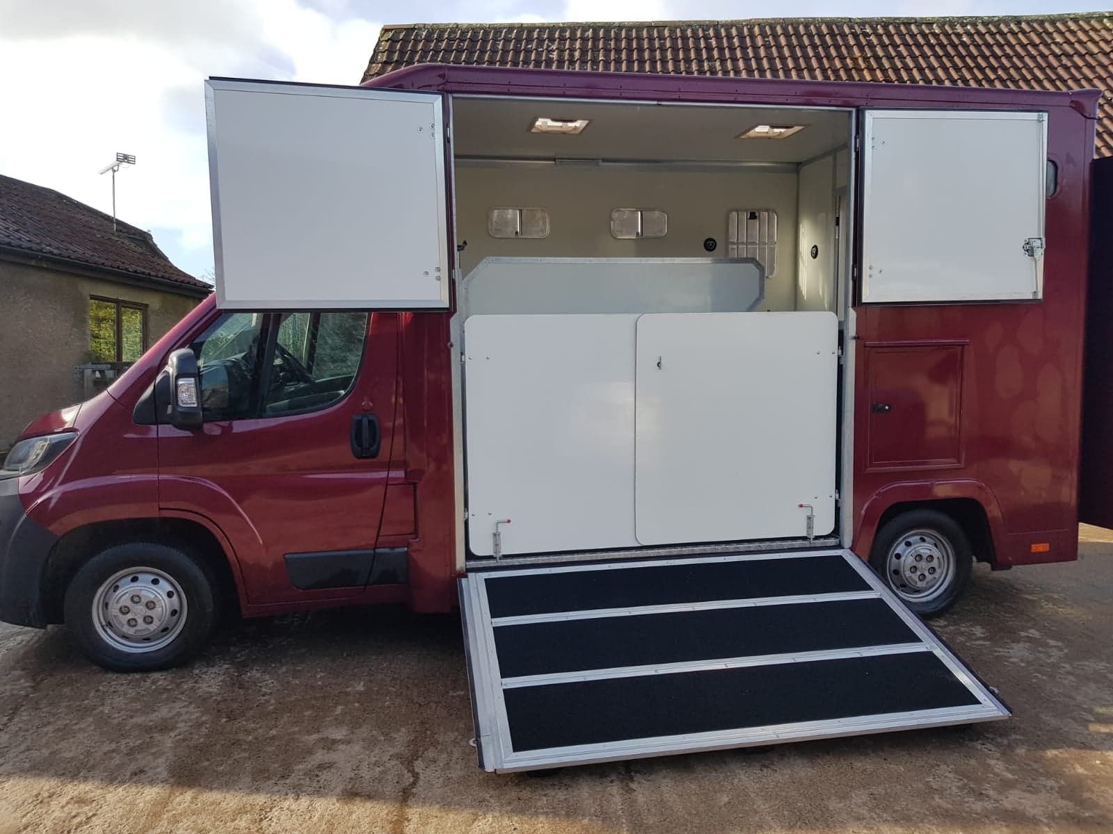 Horse Box Supplier in the UK | Travel Two Horseboxes