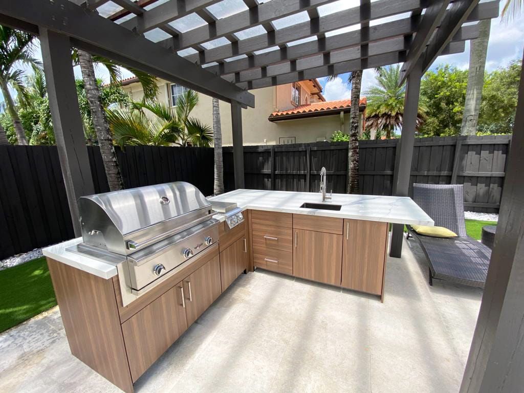 Outdoor Kitchens | Top Level Cabinetry | Cape Coral