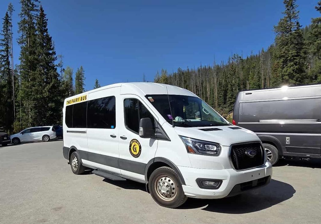 Best Shuttle Bus Services between Calgary and Banff