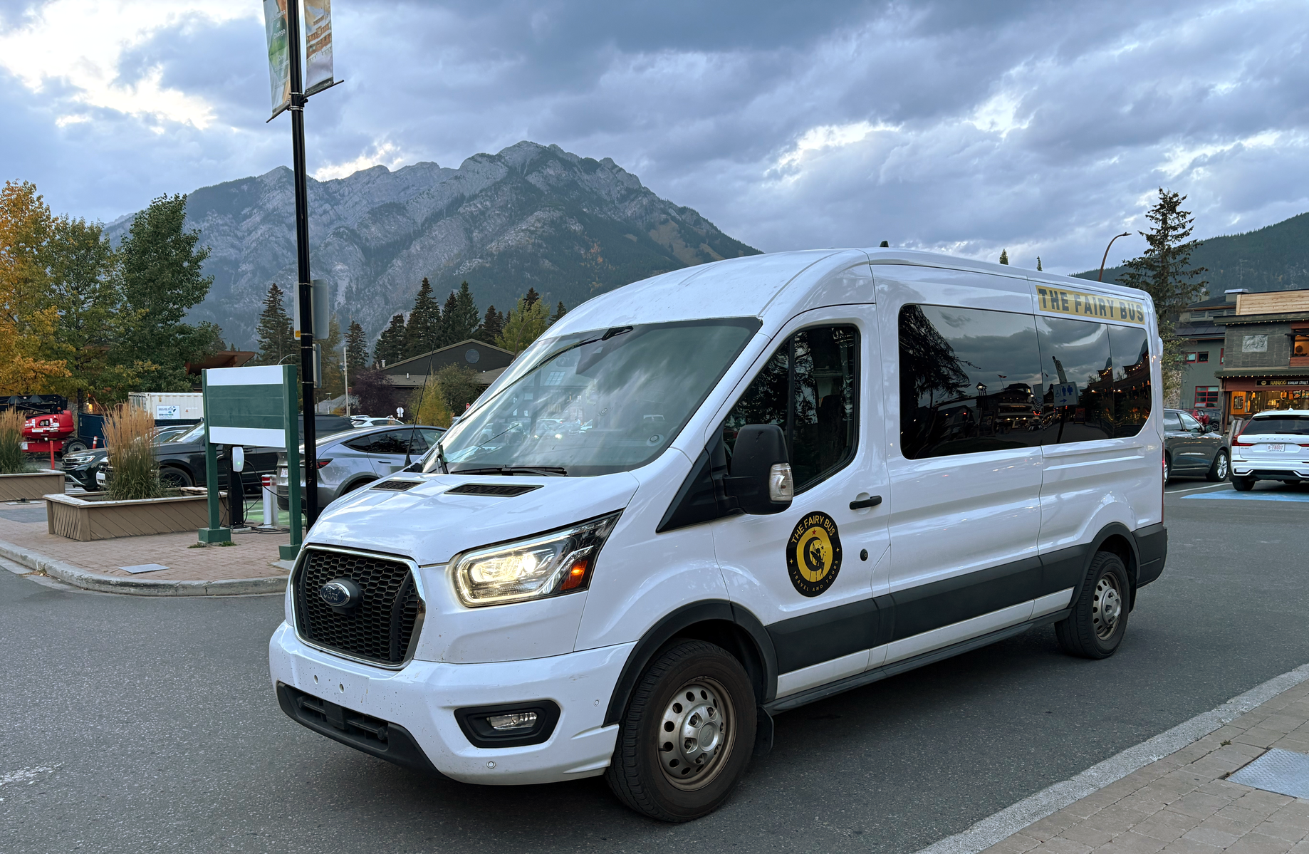 Best Shuttle Bus Services between Calgary and Banff