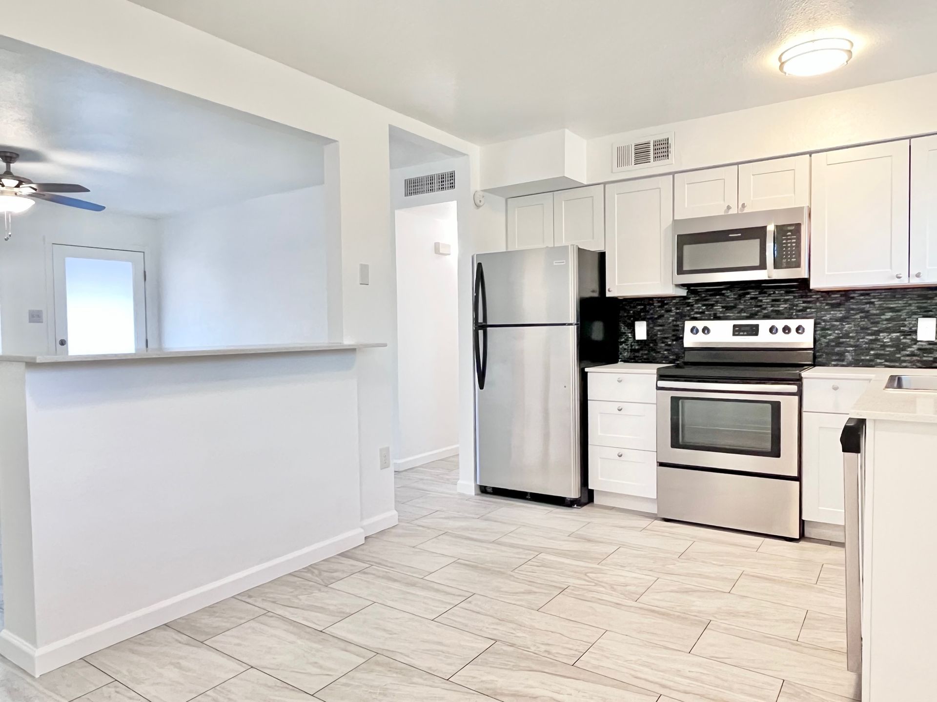 Modern Upgraded Apartments/Townhomes For Rent In Arcadia
