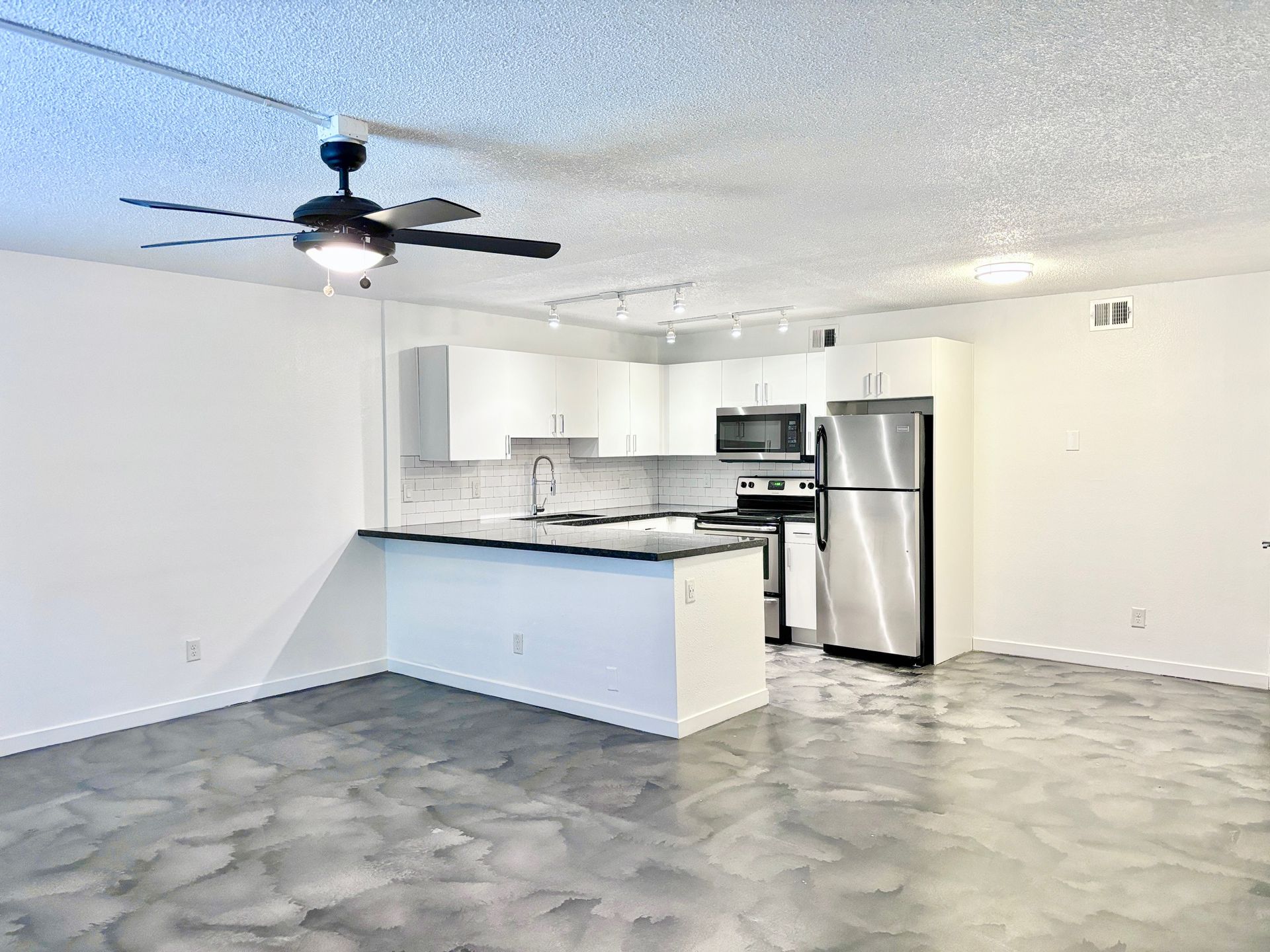 Living with Courtyard Charm At Arcadia Palms - Apartments For Rent
