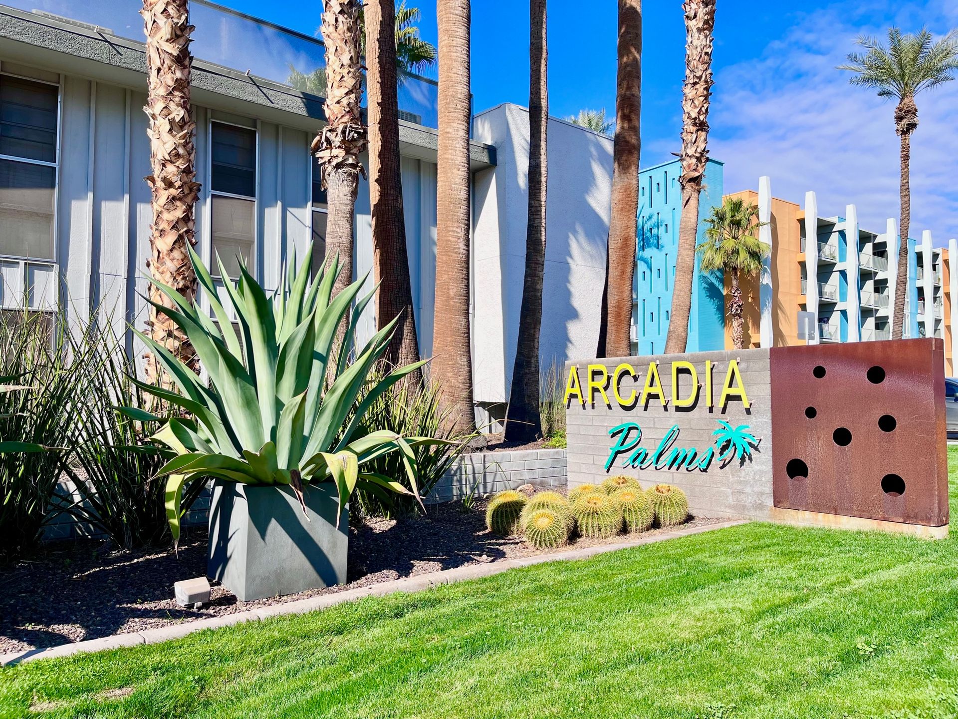 Living with Courtyard Charm At Arcadia Palms - Apartments For Rent