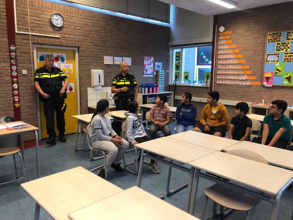 Bezoek van de politie/The police at school